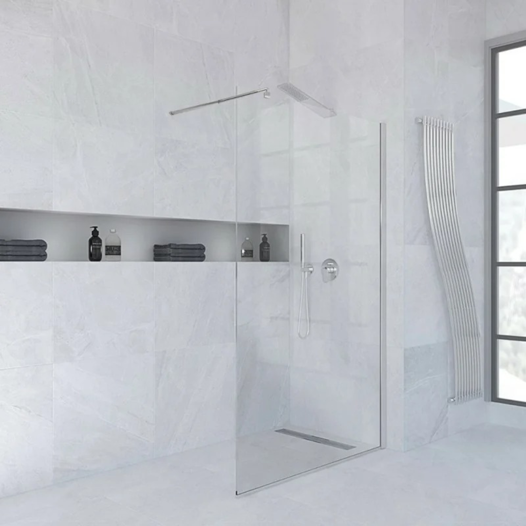 Doccia walk-in per un bagno moderno e luminoso